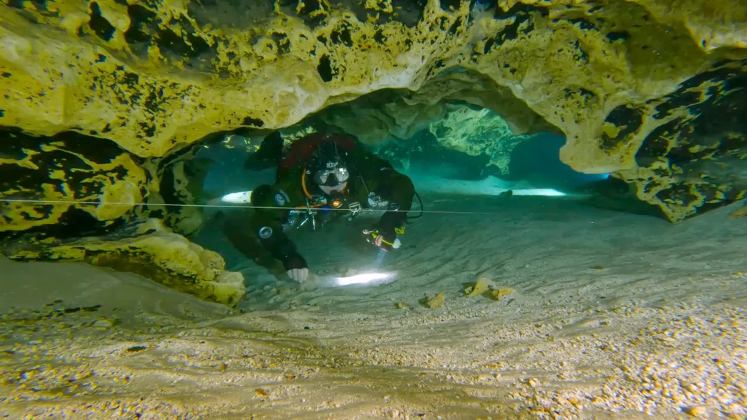 Screw your vis! - 100th Full Cave Dive | Scrolller