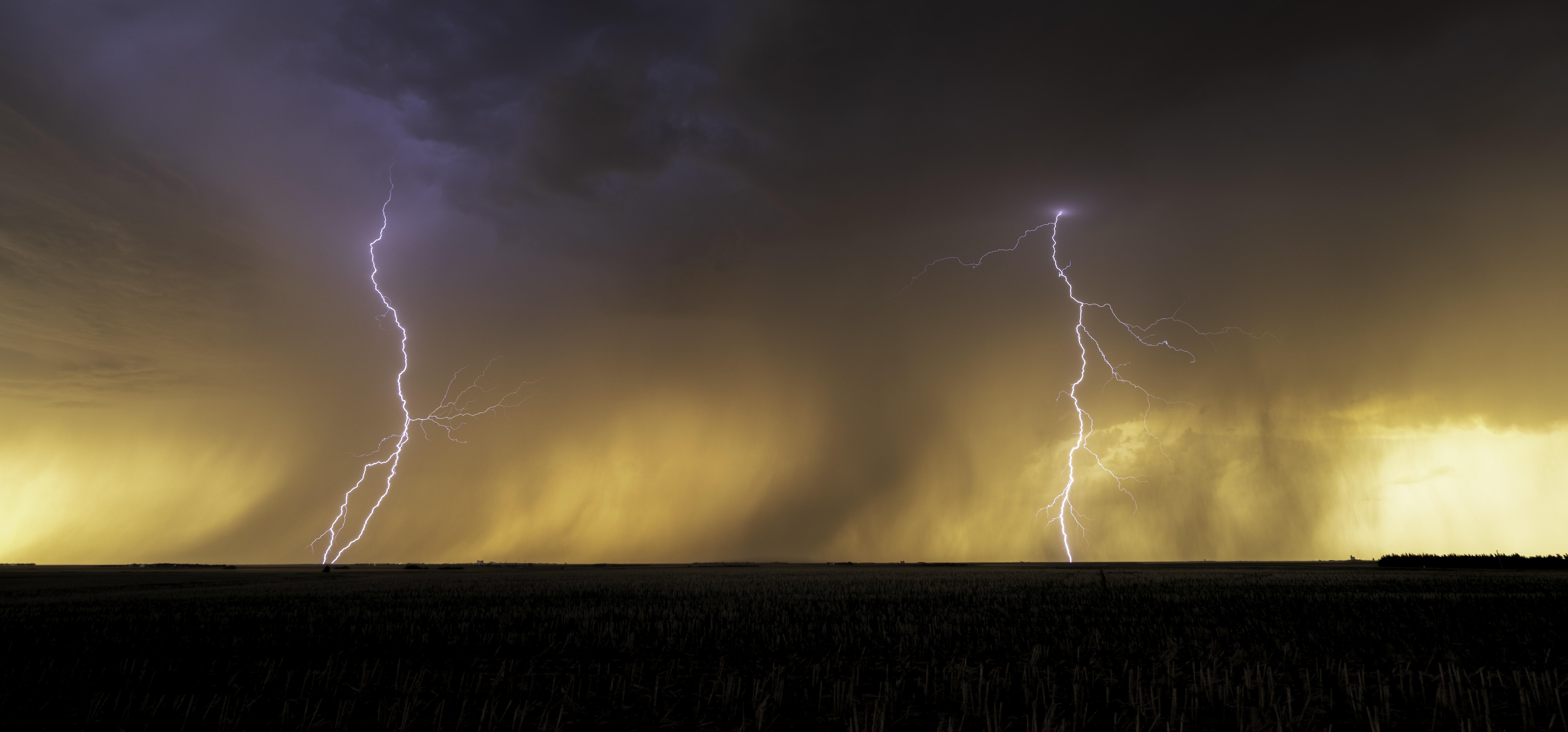 🔥 Twin Lightning | Scrolller