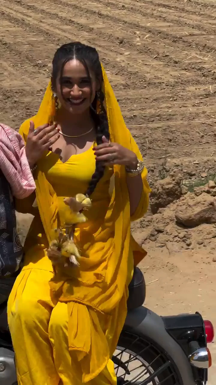 Riya Thakur | Scrolller