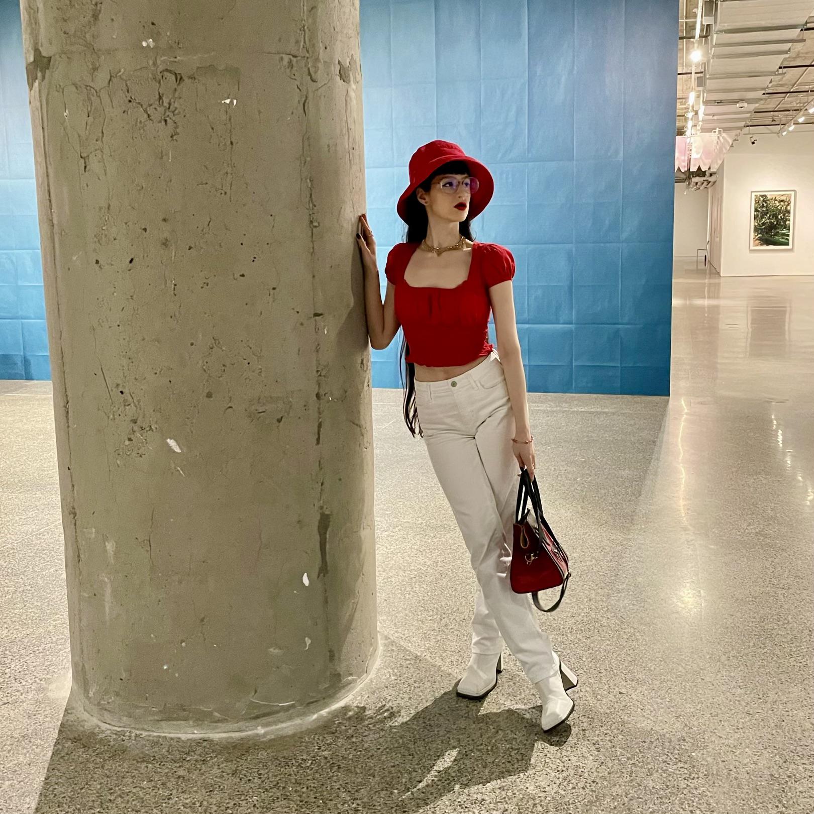 Gallery Glam | Scrolller