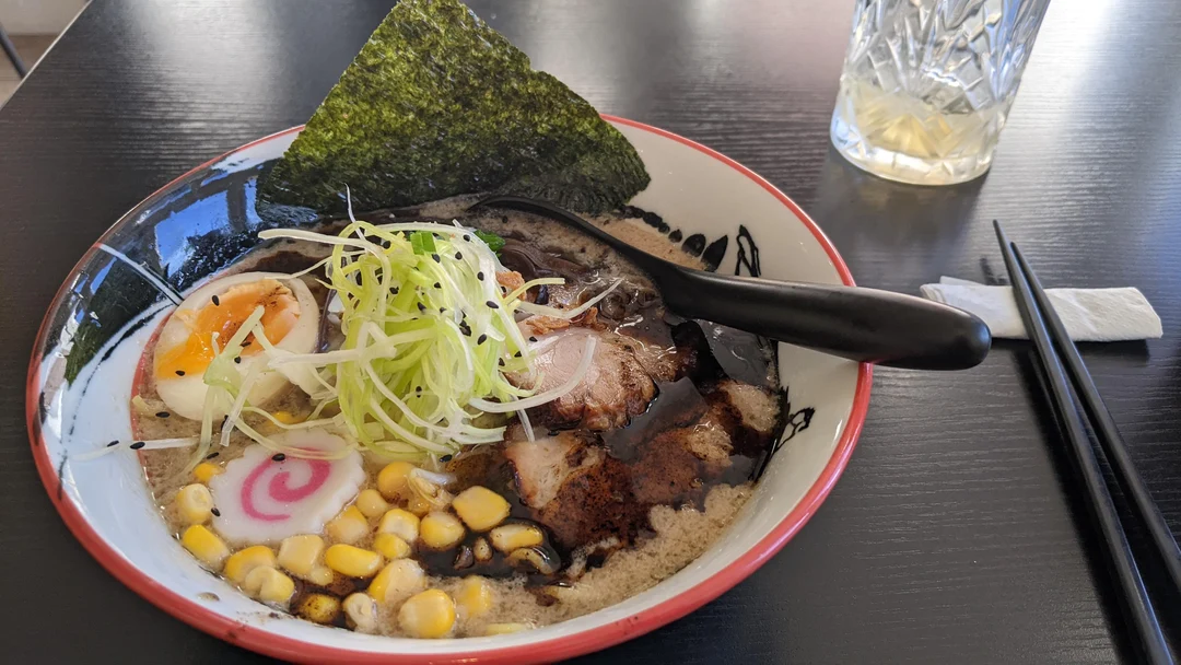 I wanted to share my favorite ramen joint. | Scrolller