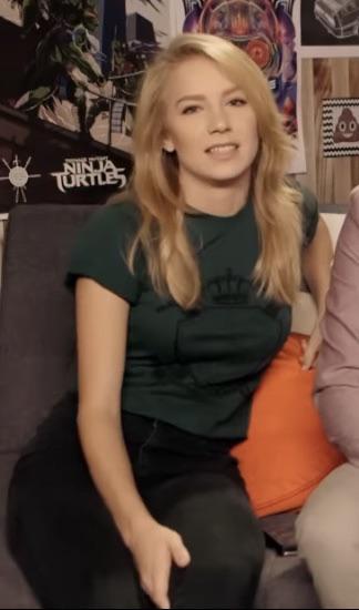 Man… early smosh Courtney is hot | Scrolller