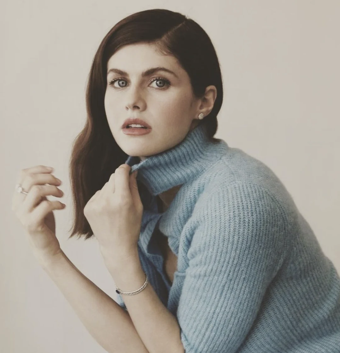 Alexandra Daddario Scrolller