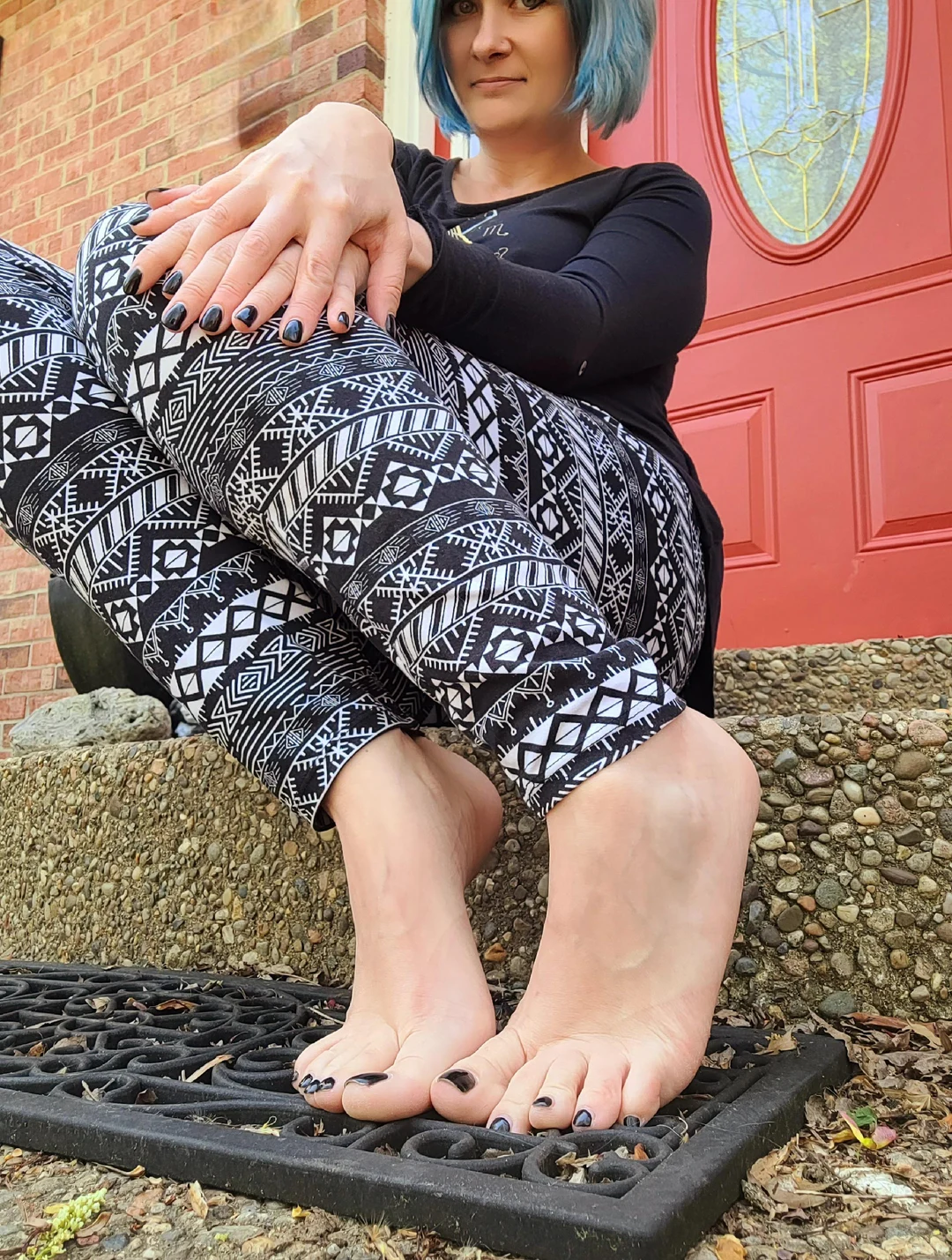 Pointed Outside Toes ;) | Scrolller