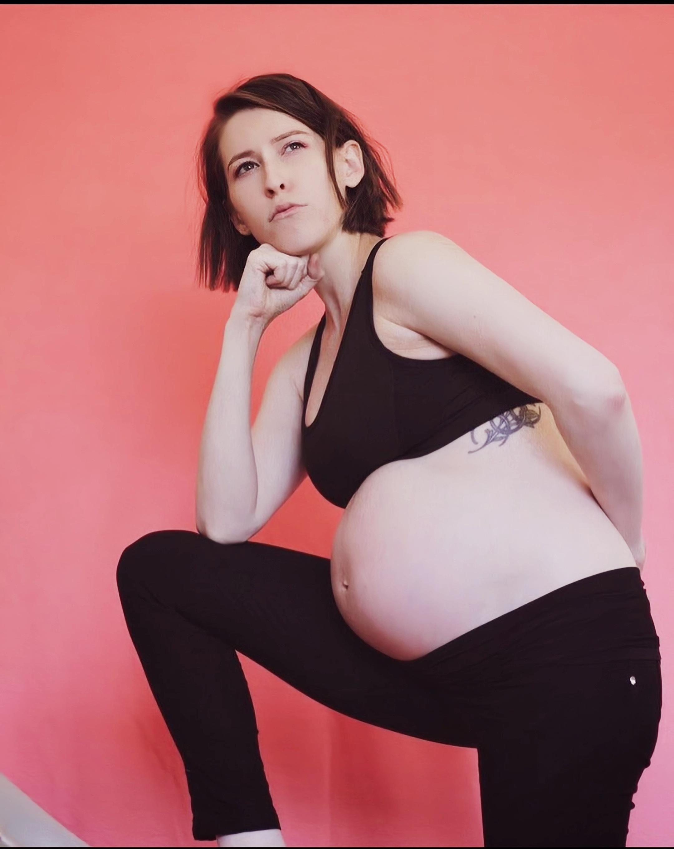 Eden Sher (sue heck) pregnant with twins | Scrolller