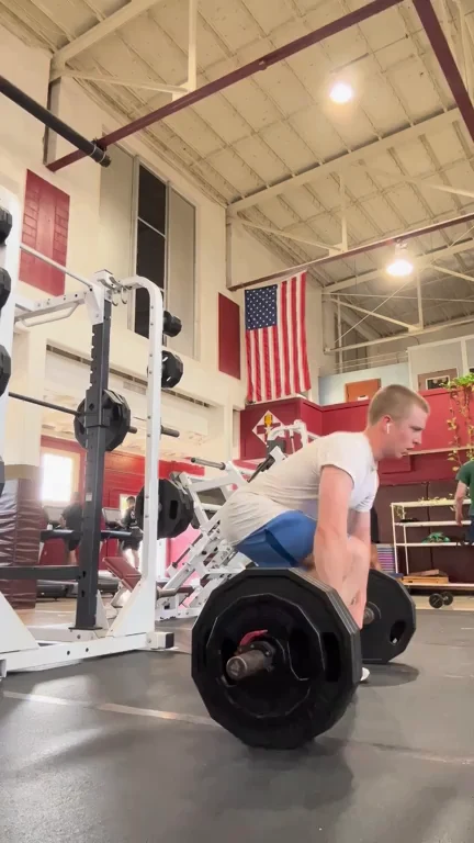 Deadlift Attempt | Scrolller