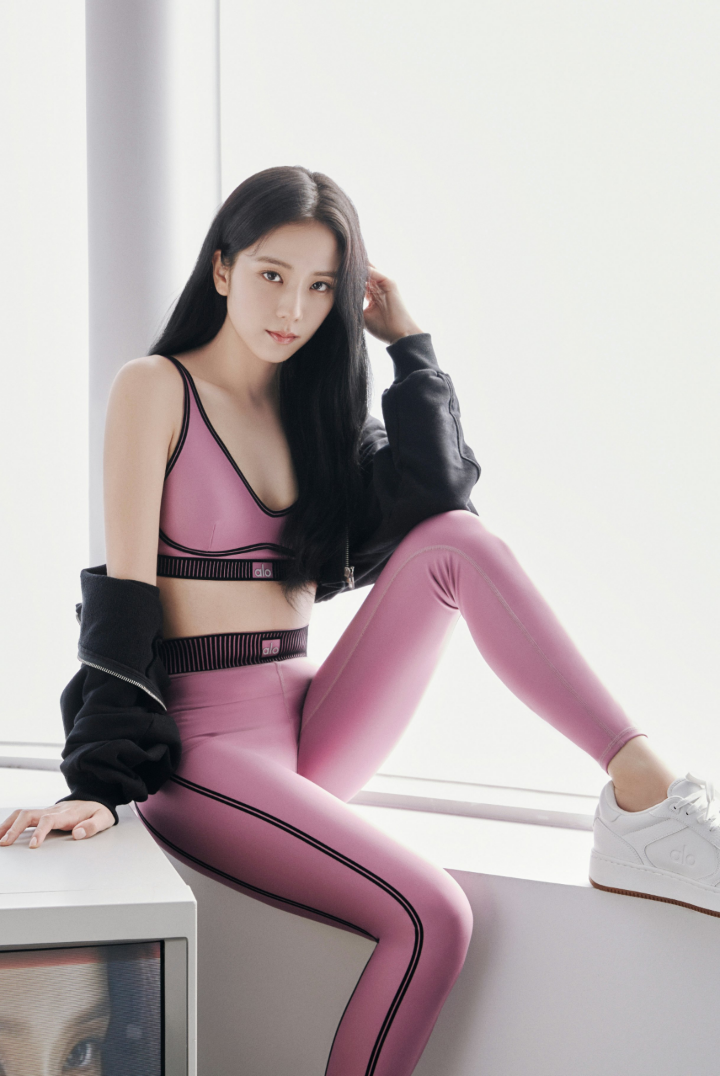 Blackpink's Jisoo | Scrolller