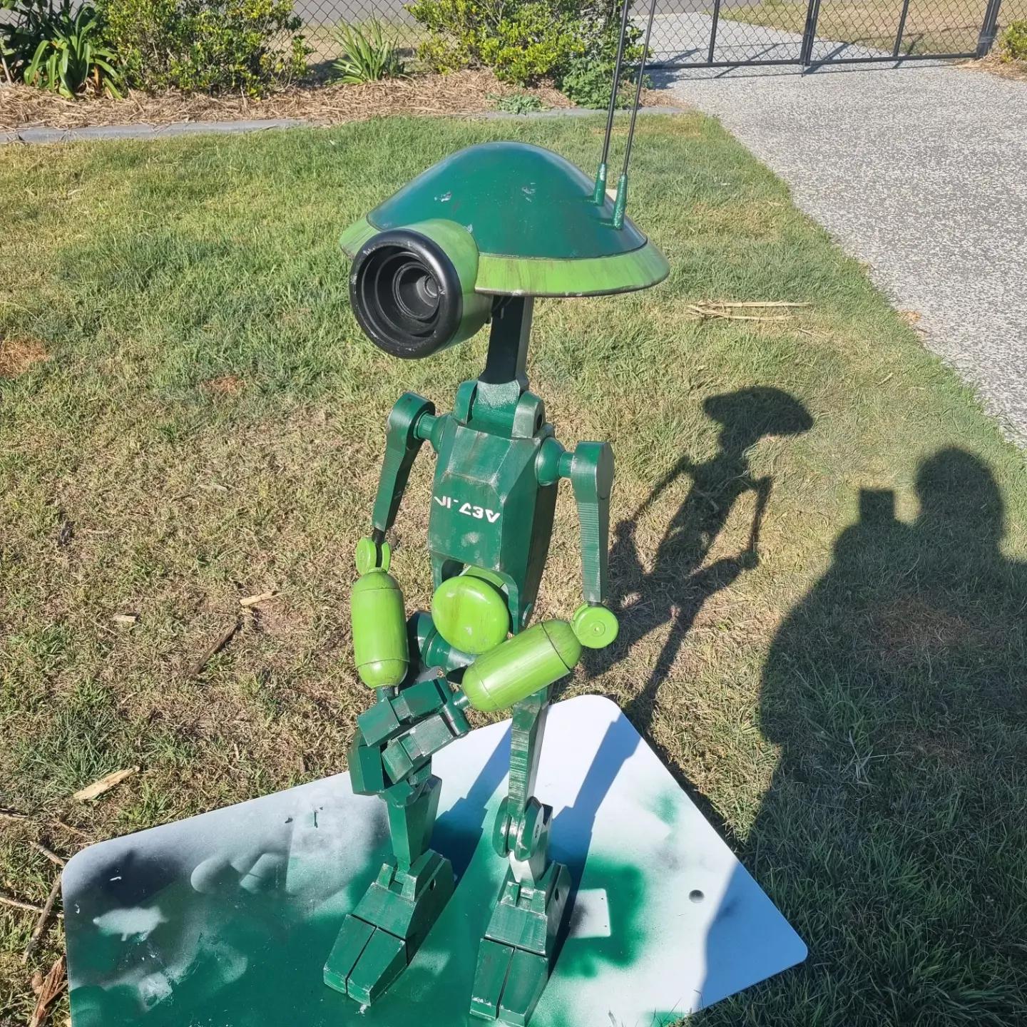 My pit droid named L1-M3Y | Scrolller