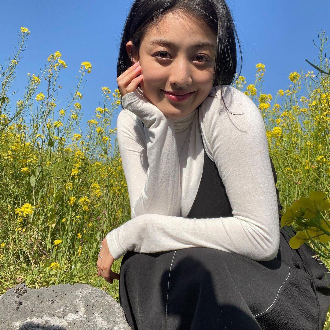 220517 Jihyo Instagram Update - Jihyo photos from her trip to Jeju island | Scrolller