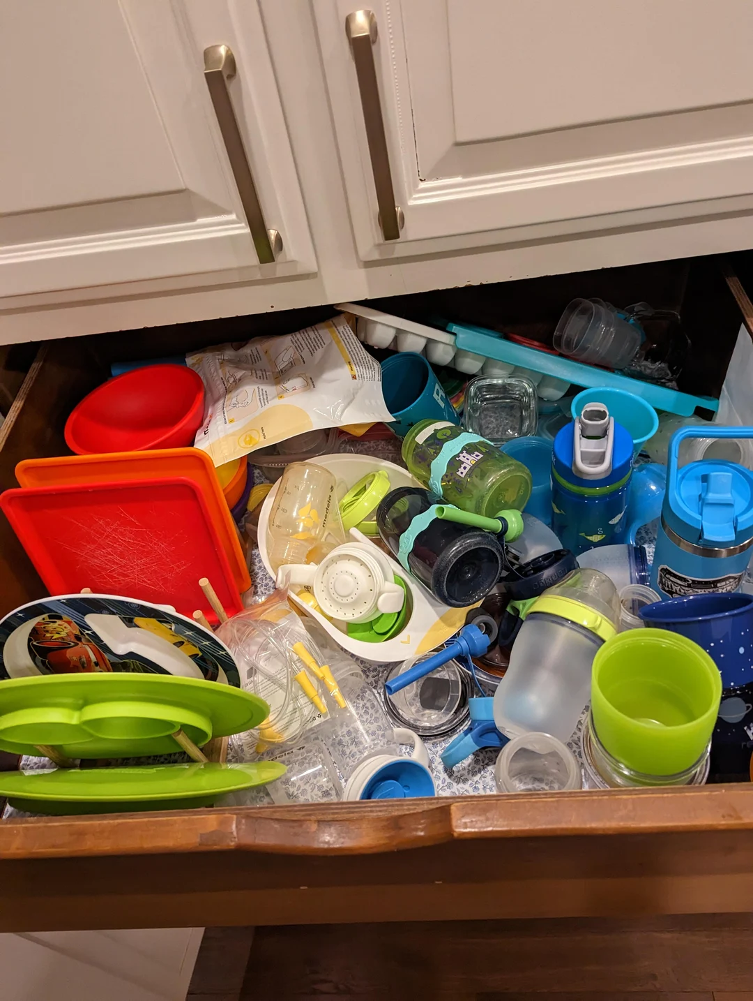 How do I keep this drawer organized? | Scrolller