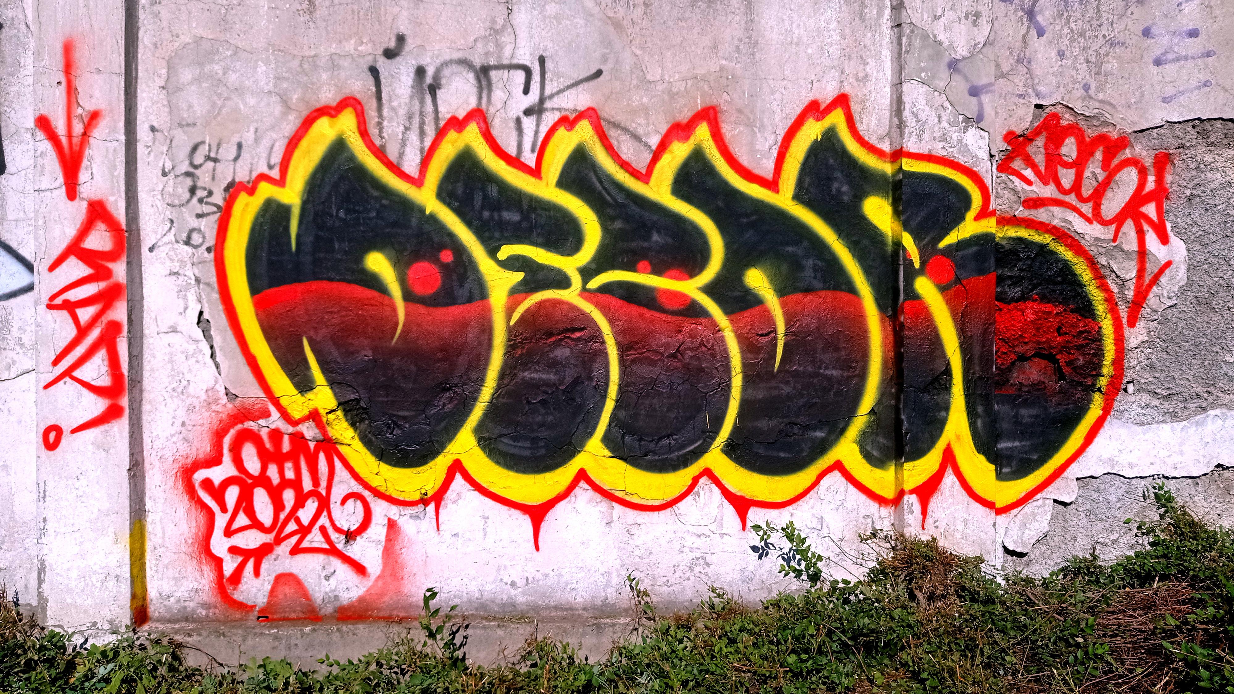 Throwie on a trainline. Dnipro city 🇺🇦 | Scrolller