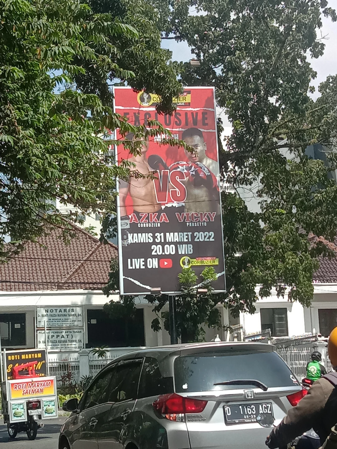 Sebuah iklan di Kota Bandung | Scrolller