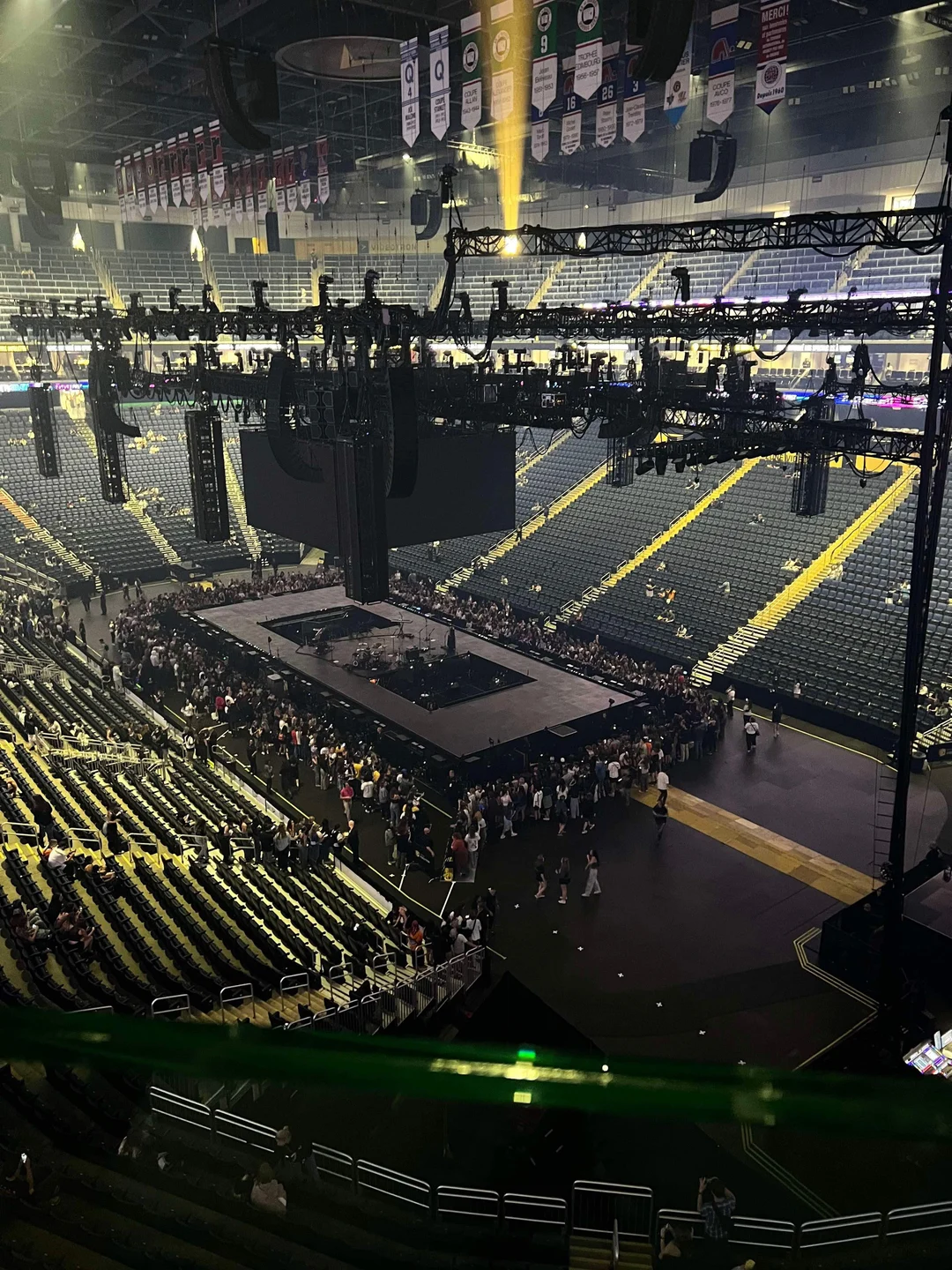 Picture of the stage | Scrolller