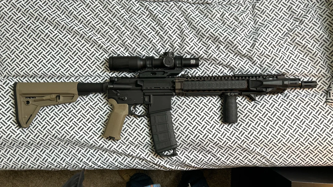 Quad > Mlok (cause that other guy is wrong) | Scrolller