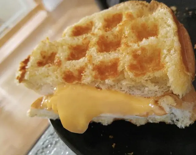 Waffle Grilled Cheese | Scrolller