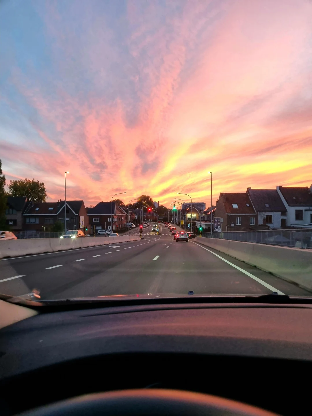 Took a quick pic while driving | Scrolller