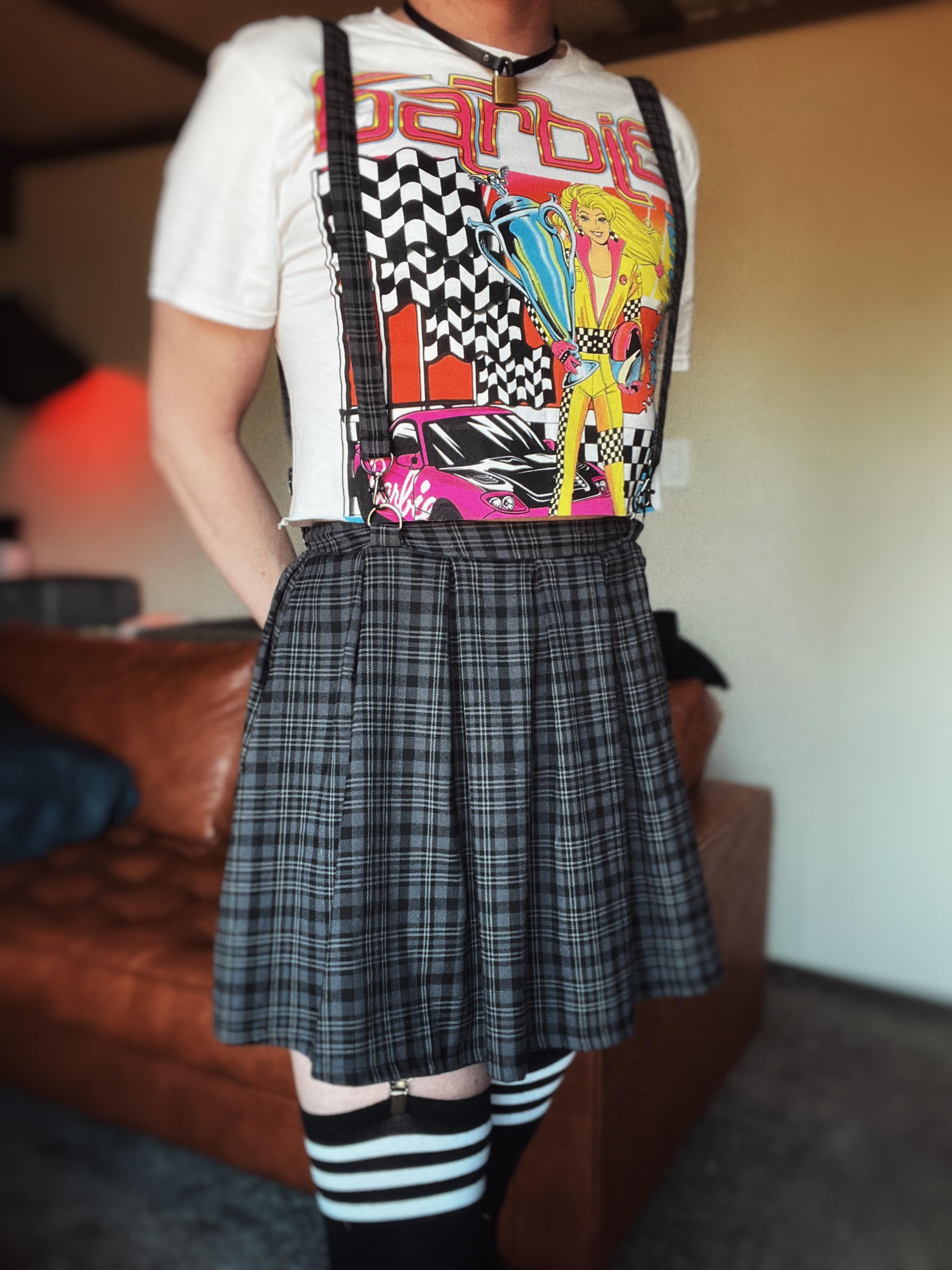 Hi Barbie! | Scrolller