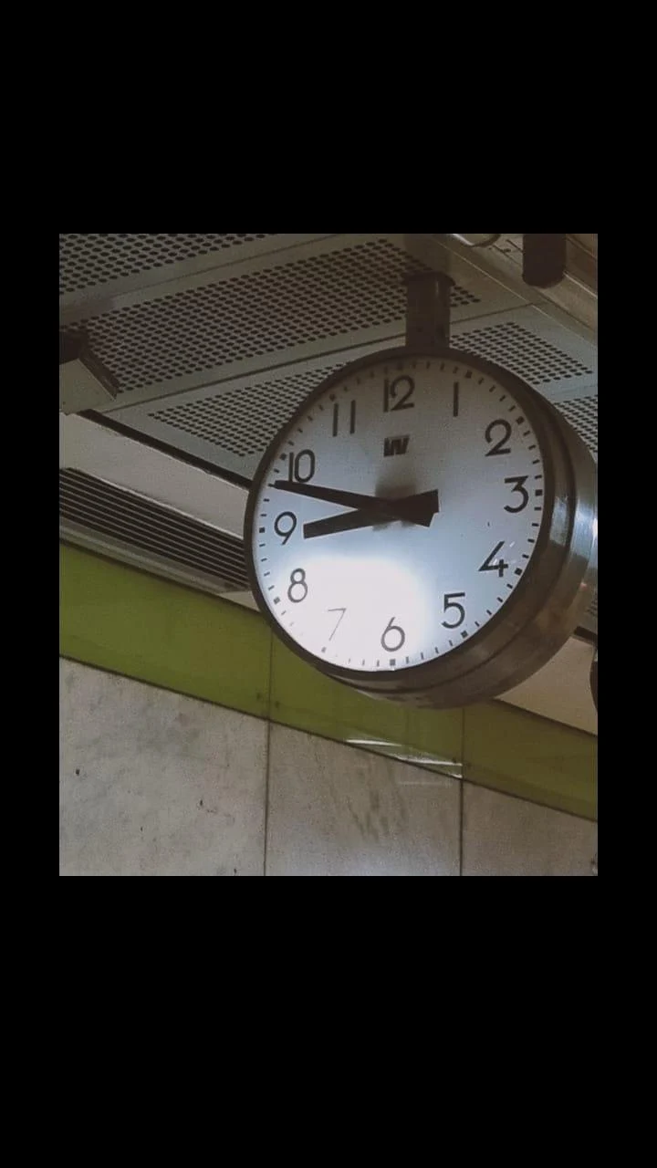 delhi metro clock image | Scrolller