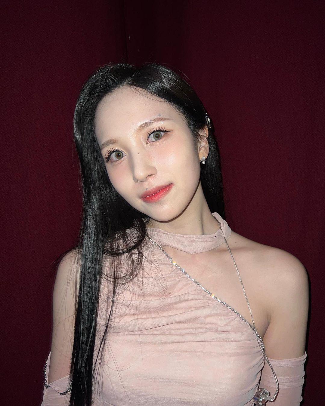 230524 Mina Instagram Update - Pretty Mina at the backstage | Scrolller