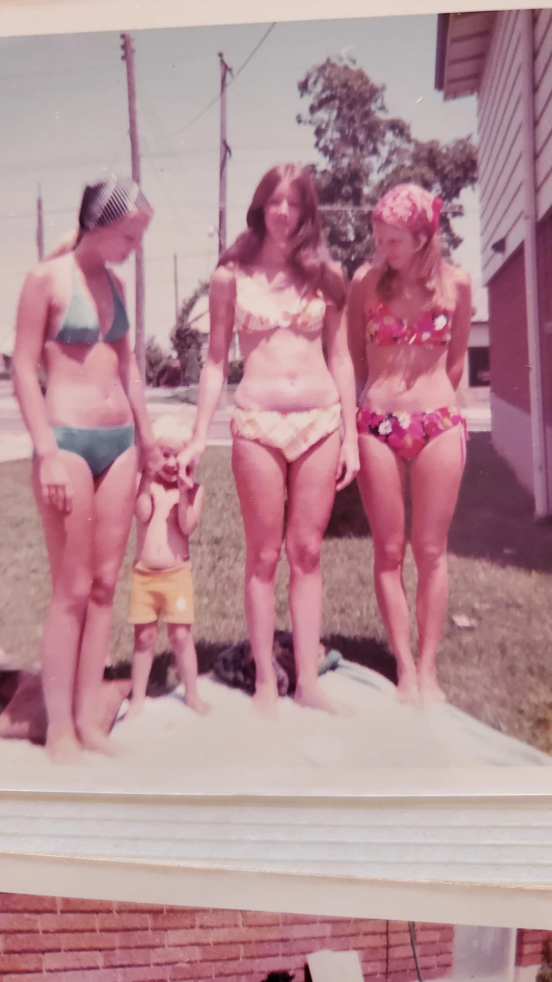 Me, mom and the aunties in 1972. | Scrolller