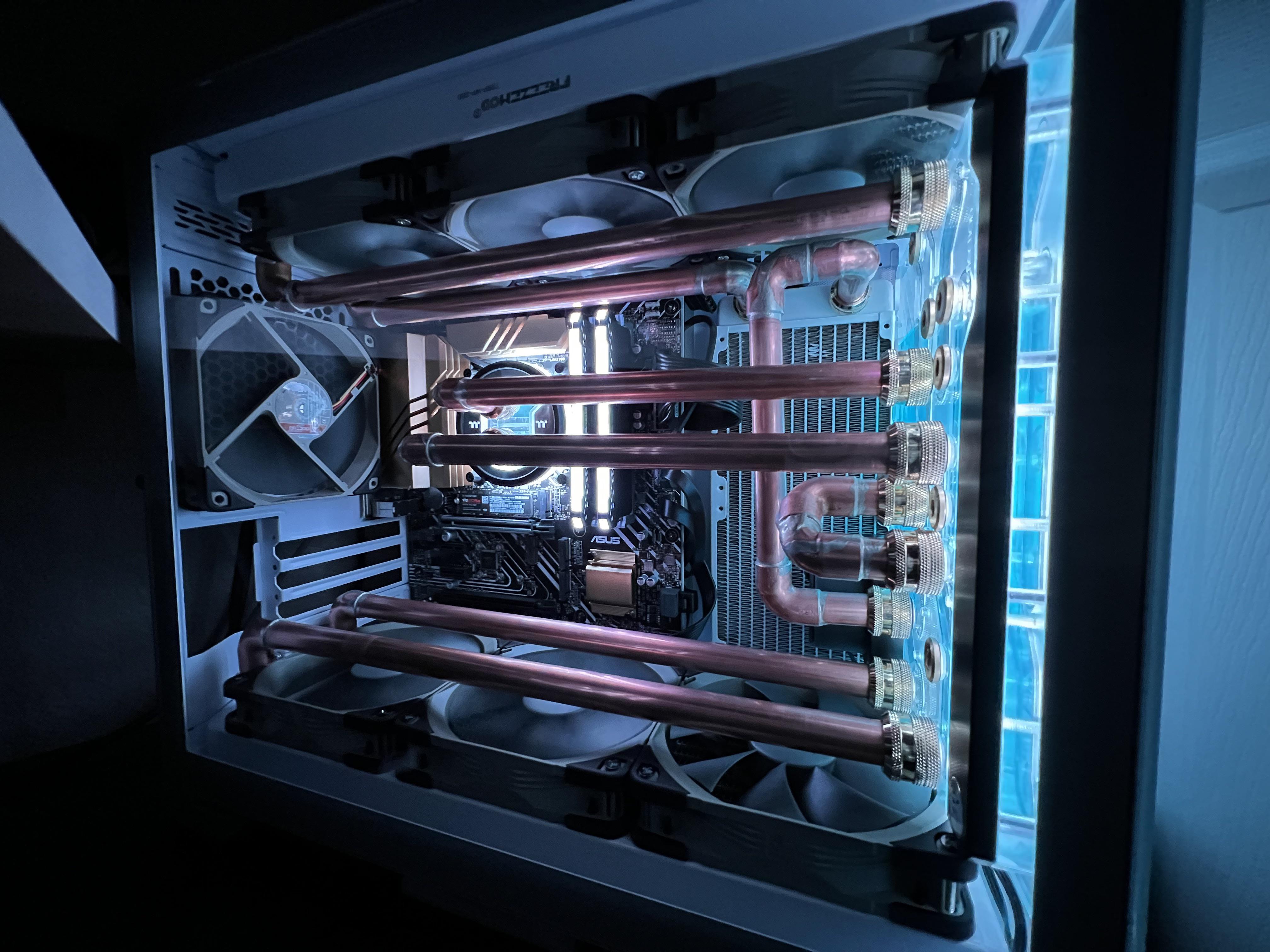 Lian Li o11D Mini Copper Loop | Scrolller