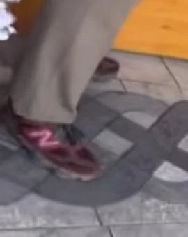 Anyone knows what model are these nb? | Scrolller