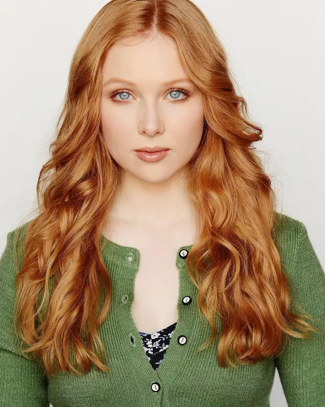 Molly Quinn | Scrolller