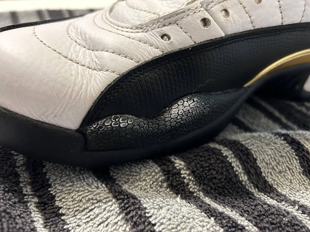 Is there a safe way to remove this paint scuff? | Scrolller