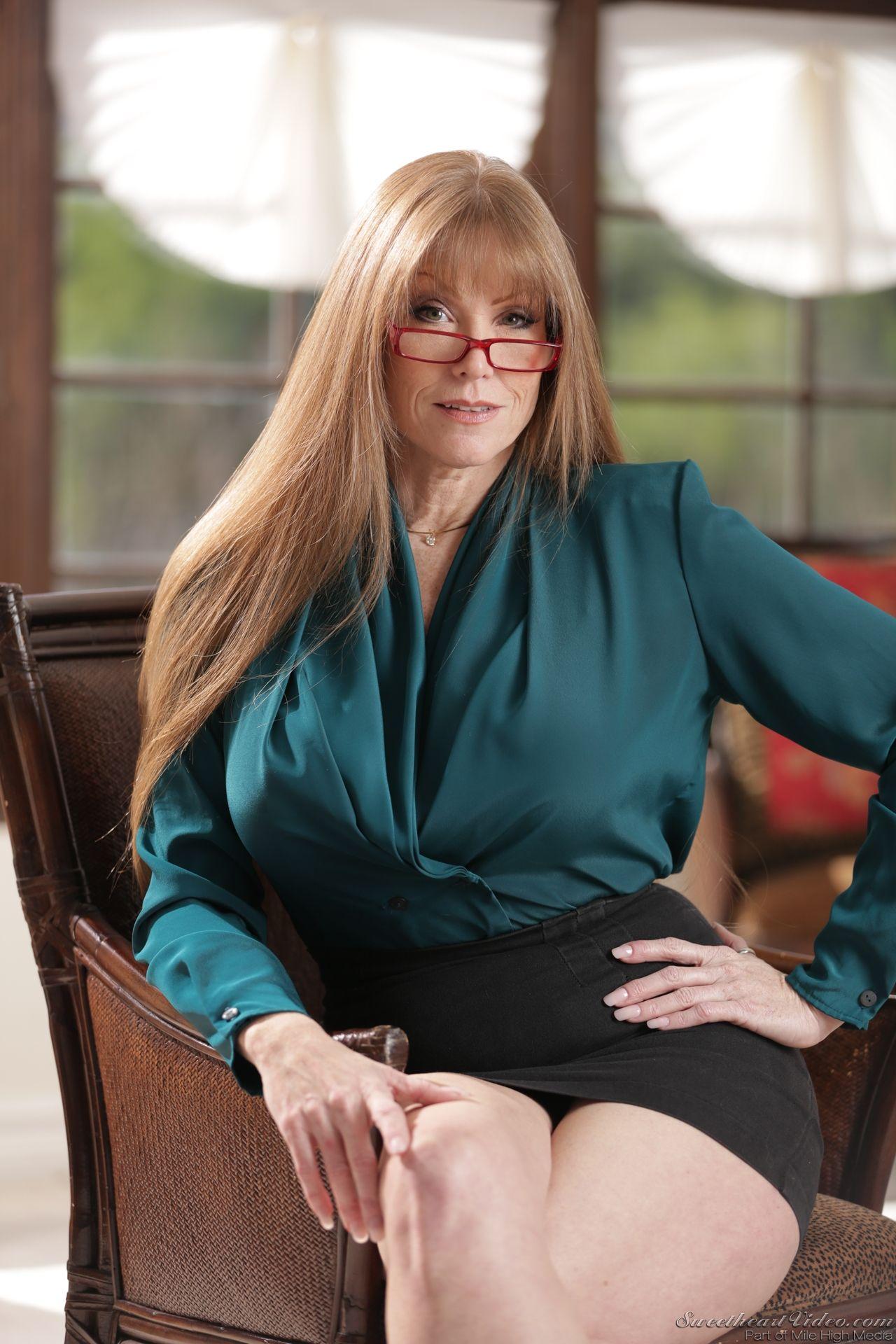 Darla Crane | Scrolller