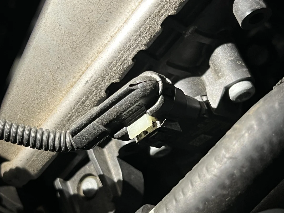 Anyone have a trick to getting this sensor plug off? Struggling with it | Scrolller