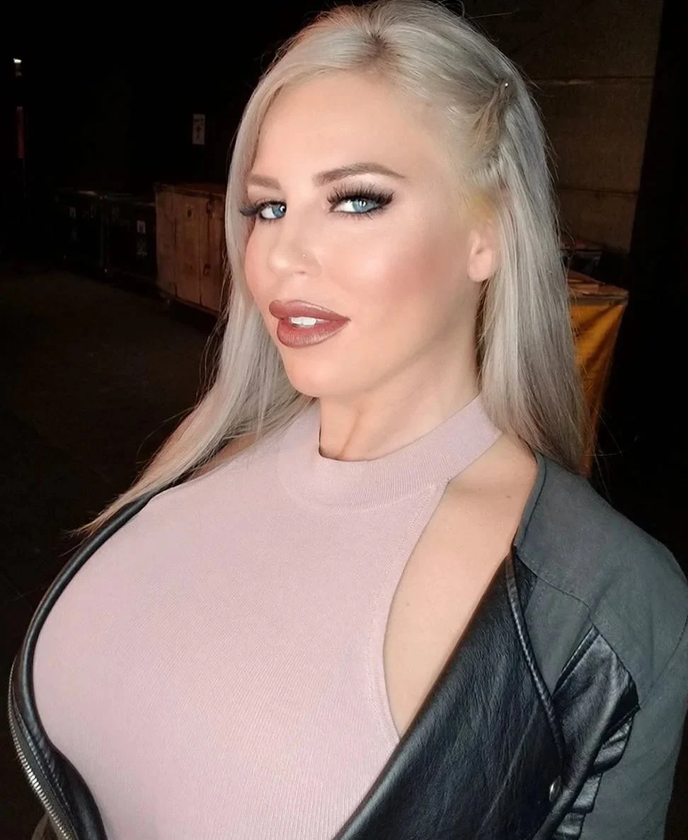 Stacked Dana | Scrolller