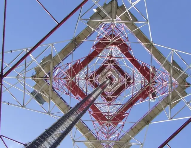 Giantic radio tower, 216 meters tall | Scrolller