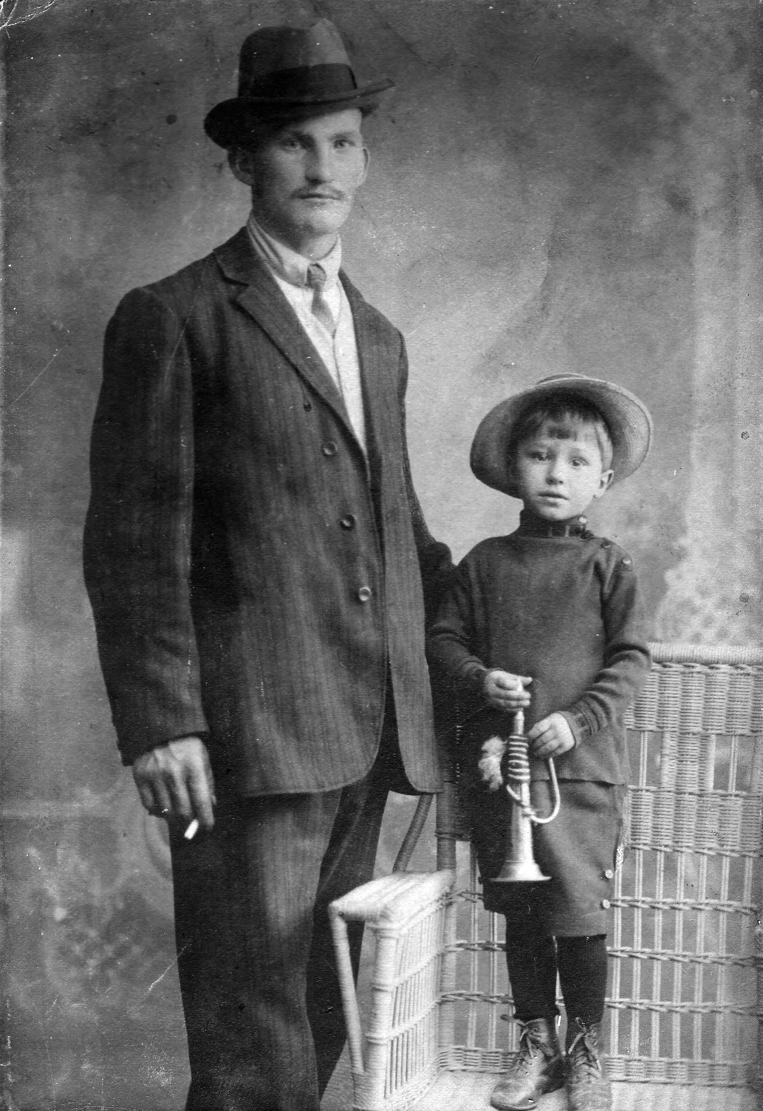 Great Uncle Peter and my father - 1914? | Scrolller