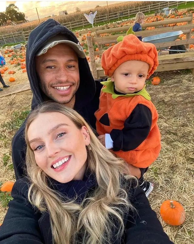 pumpkin patch gang | Scrolller