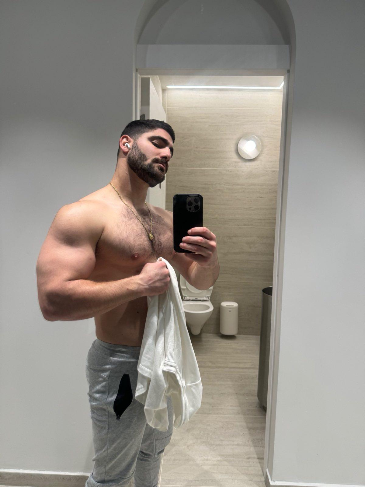 Big forearms .Big Biceps . Big 🍆 | Scrolller