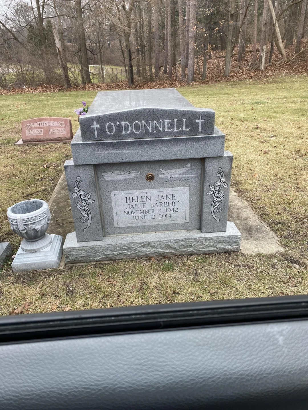 Doorbell on a grave? | Scrolller