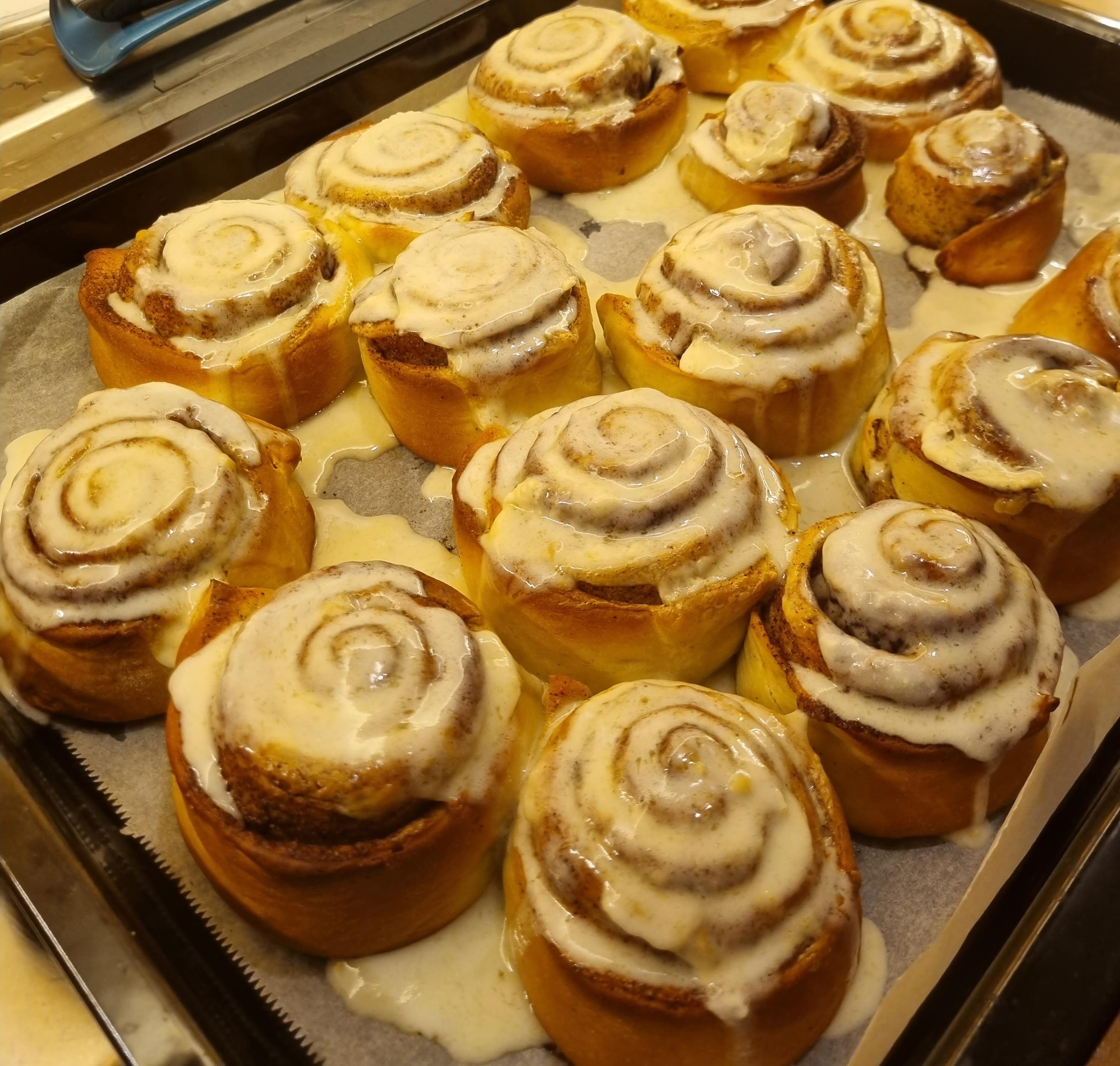 [Homemade] Cinnamon Roll | Scrolller