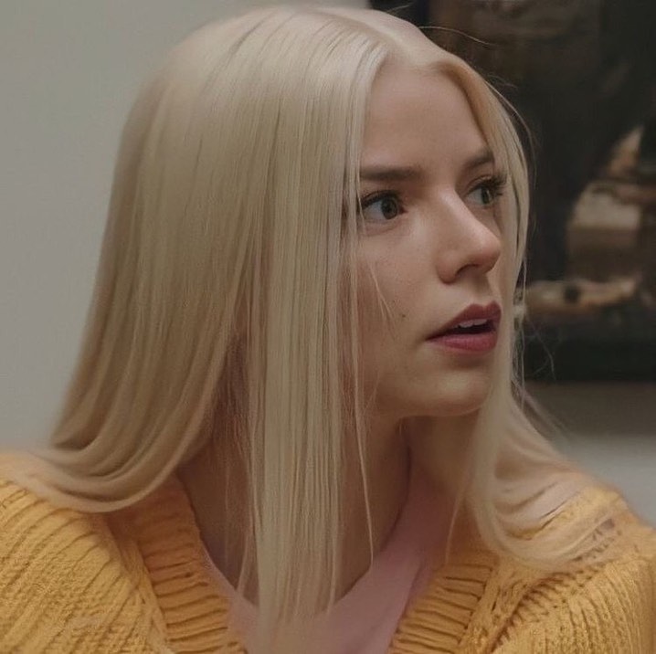 She looks perplexed | Scrolller