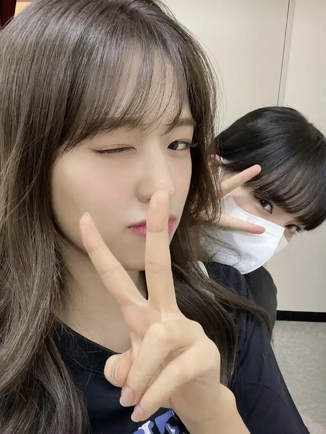 221121 IVE Twitter Update with An Yujin (Liz’s Birthday Wish) | Scrolller