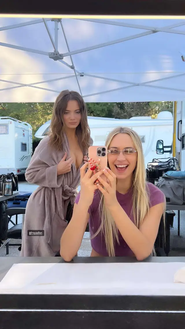 Freya Allan | Scrolller