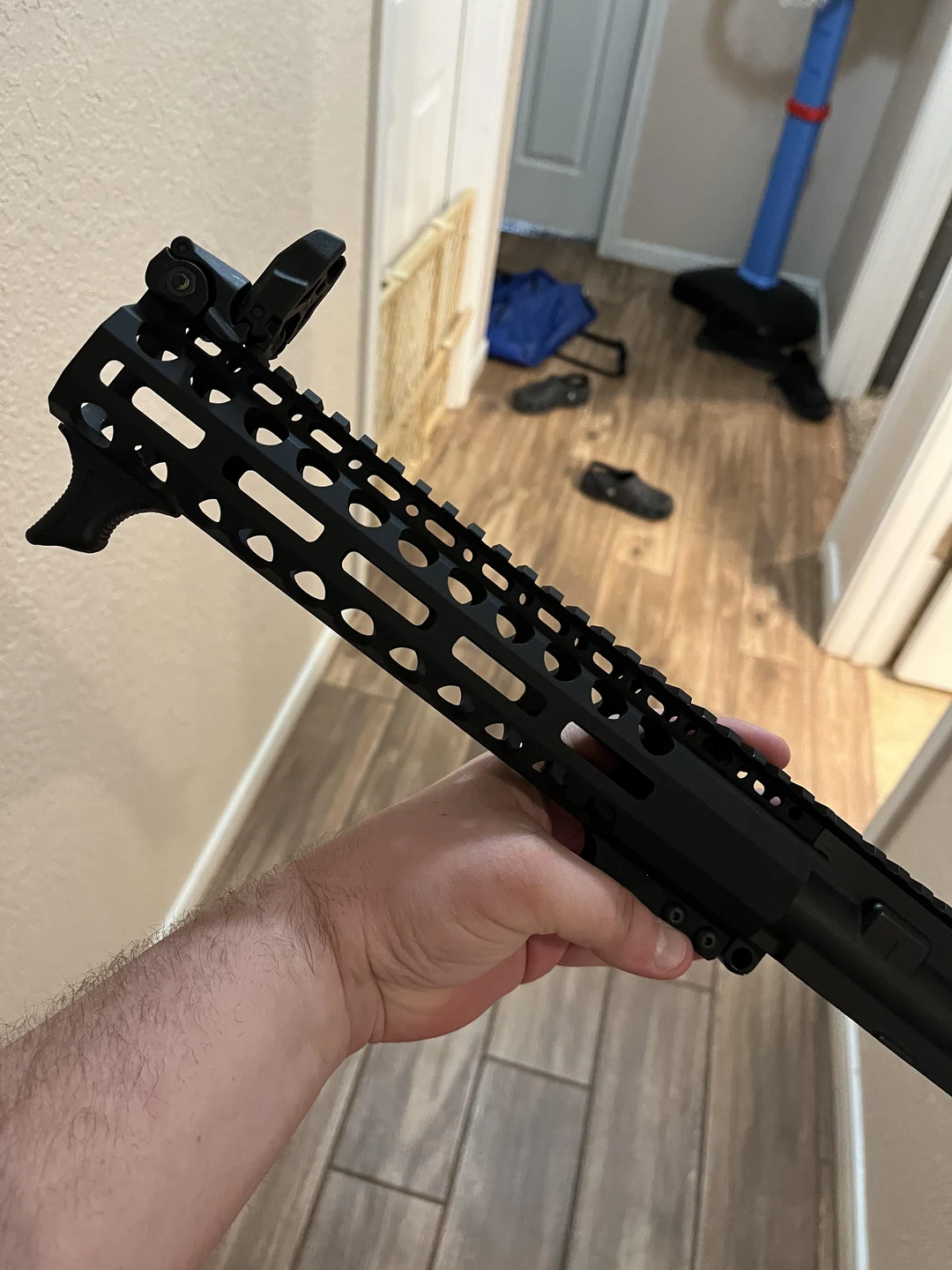 Can anyone tell me what handguard this is? | Scrolller
