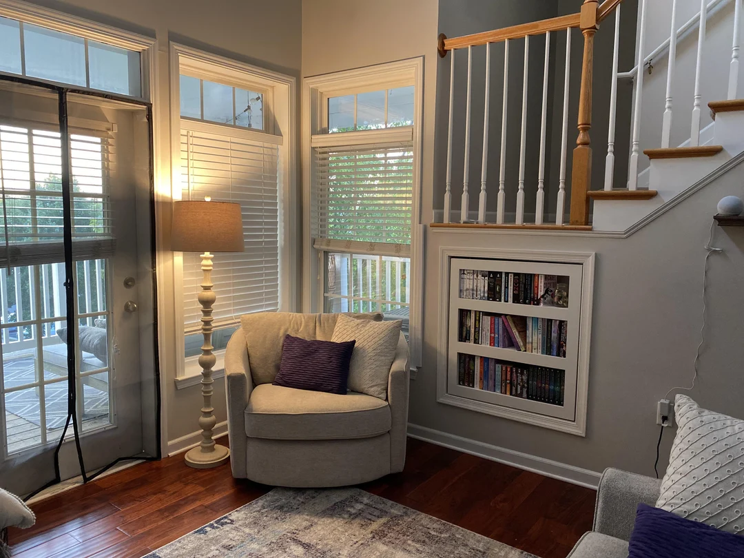 My reading corner | Scrolller