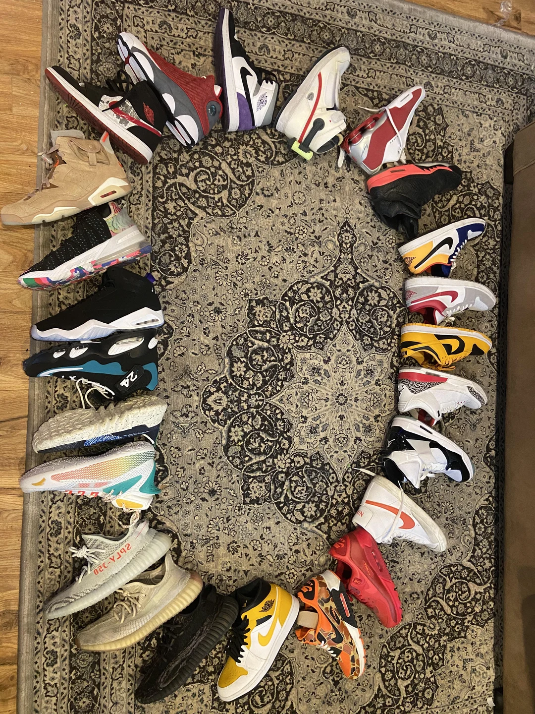 Sneaker circle | Scrolller