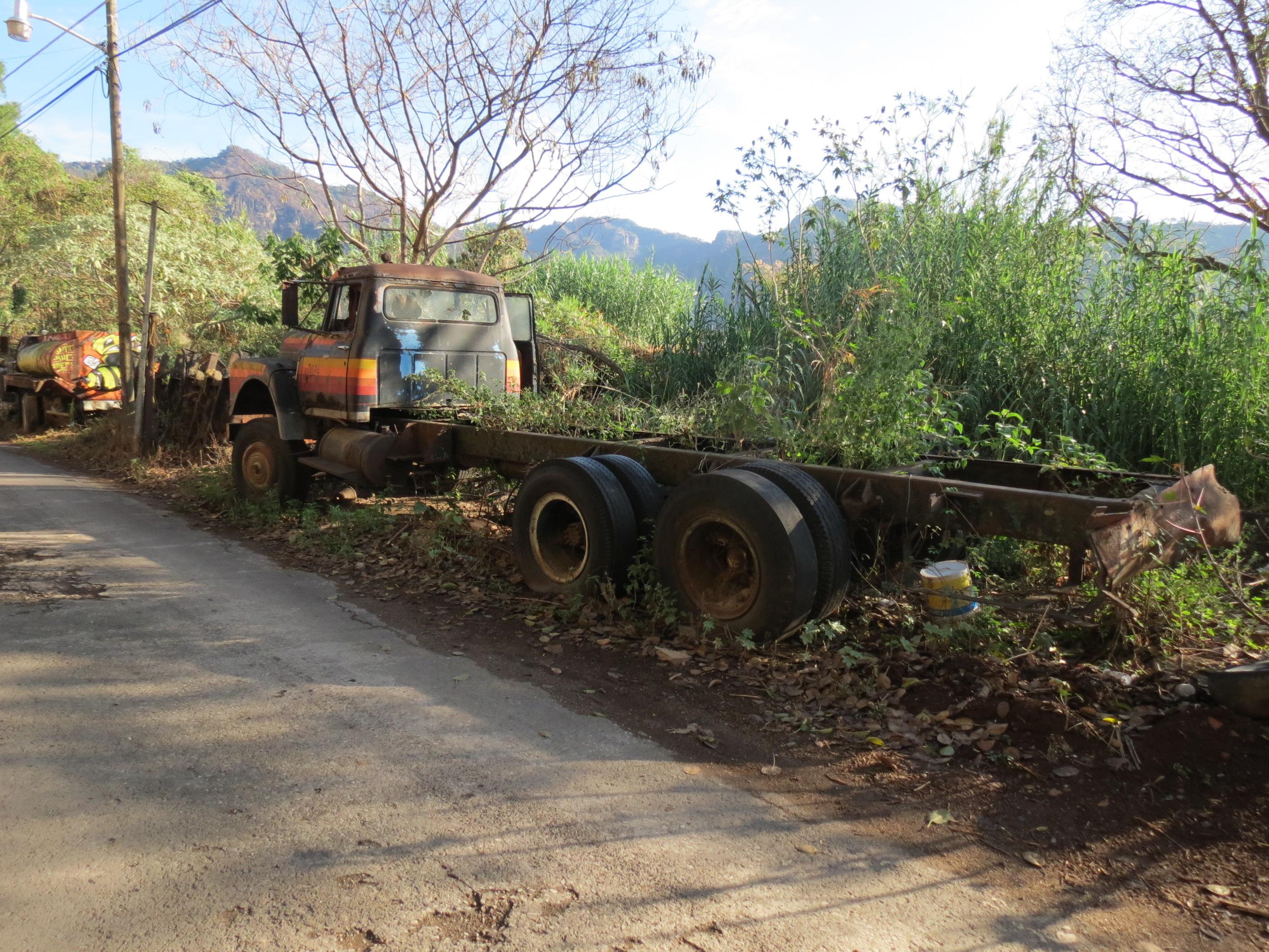 Abandoned truck | Scrolller