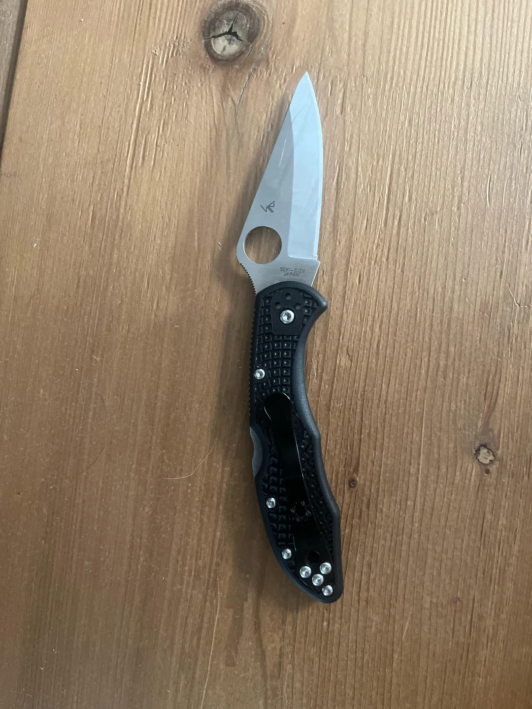 Knife discussion (NKD Spyderco Delica 4 | Scrolller