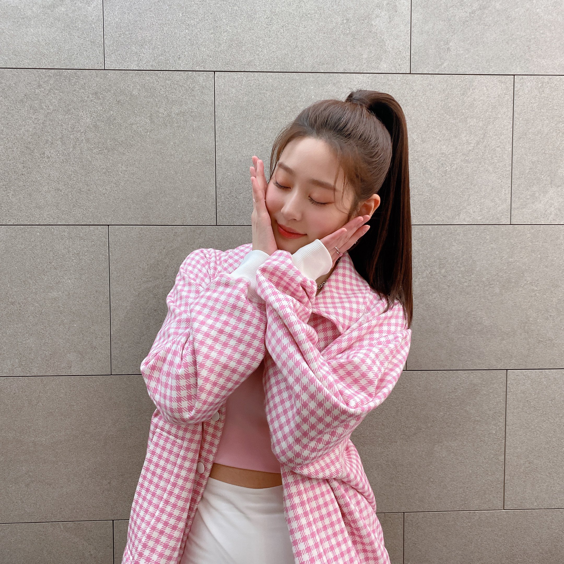 Discover more like IZone: 220413 Kim Minju Twitter Update - At Music ...