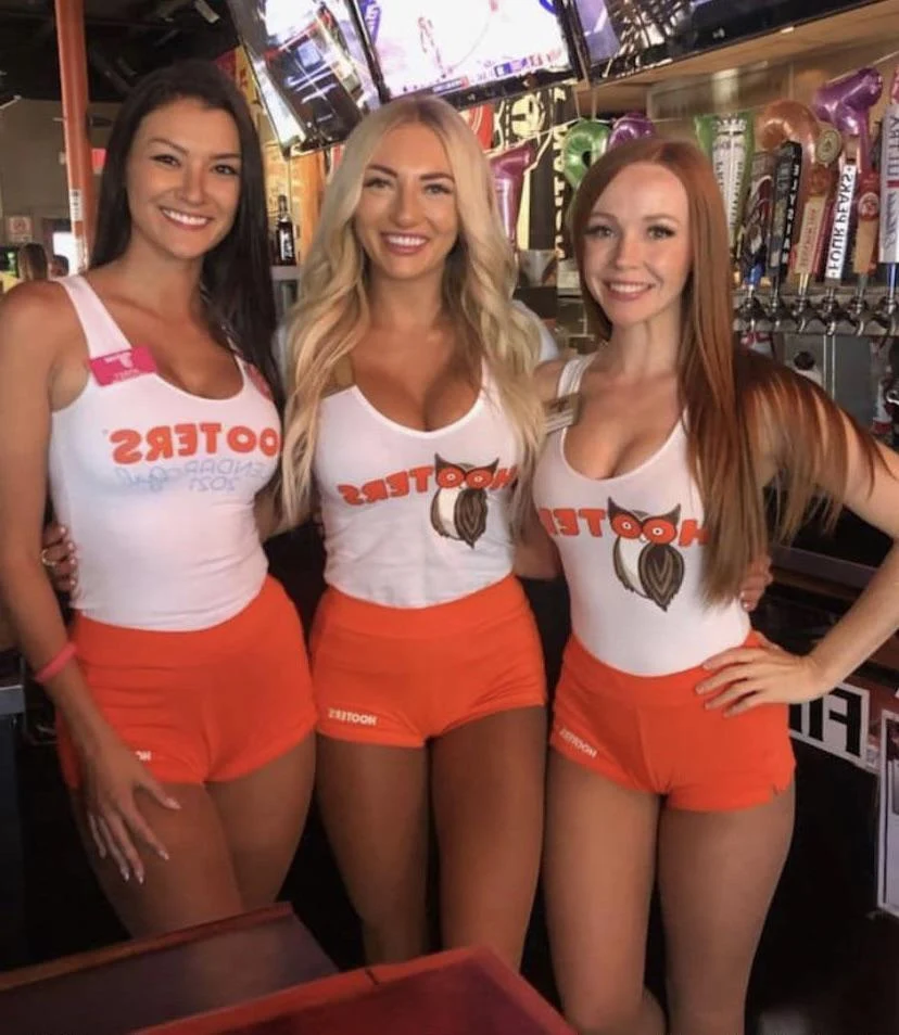 Trio of hooters 🧡🧡 | Scrolller
