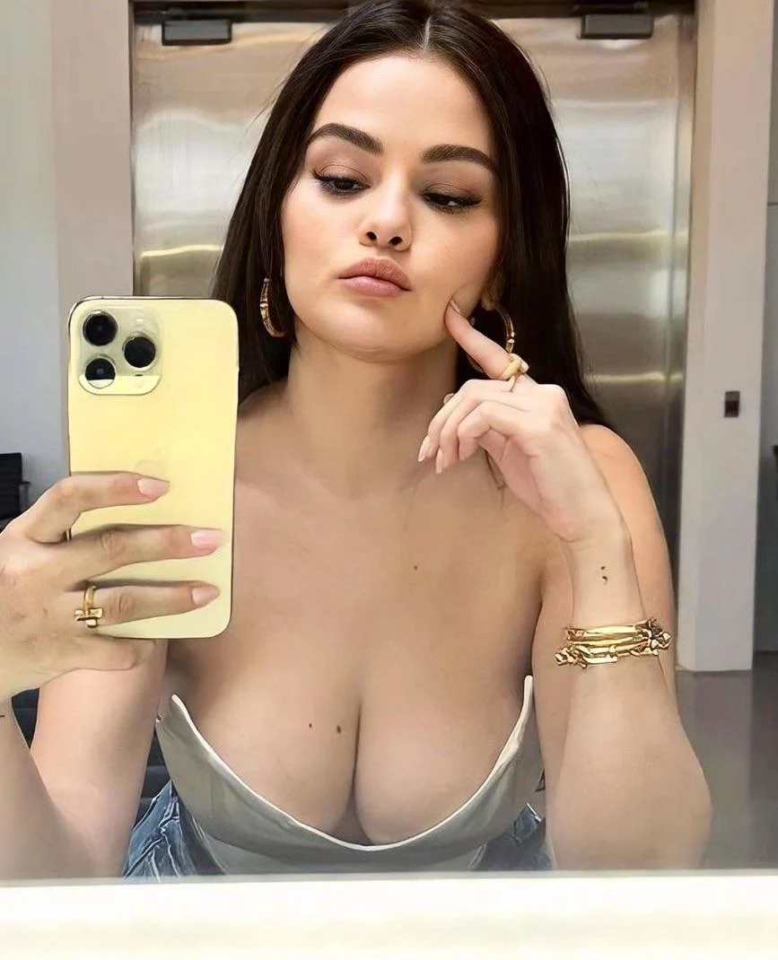 Effortless slay. And respectfully- look at those! 😵‍💫 | Scrolller