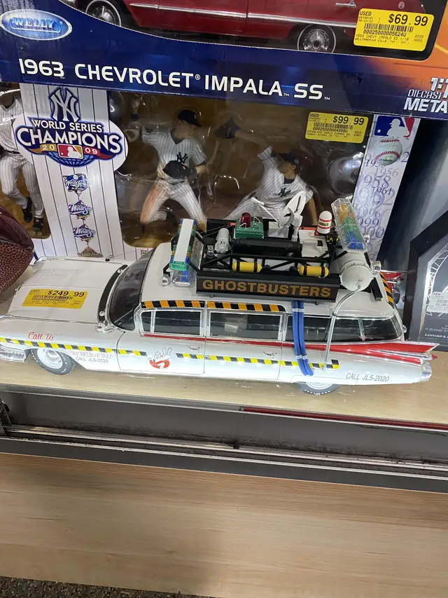 Hot wheels ecto-1a. 1/18 | Scrolller