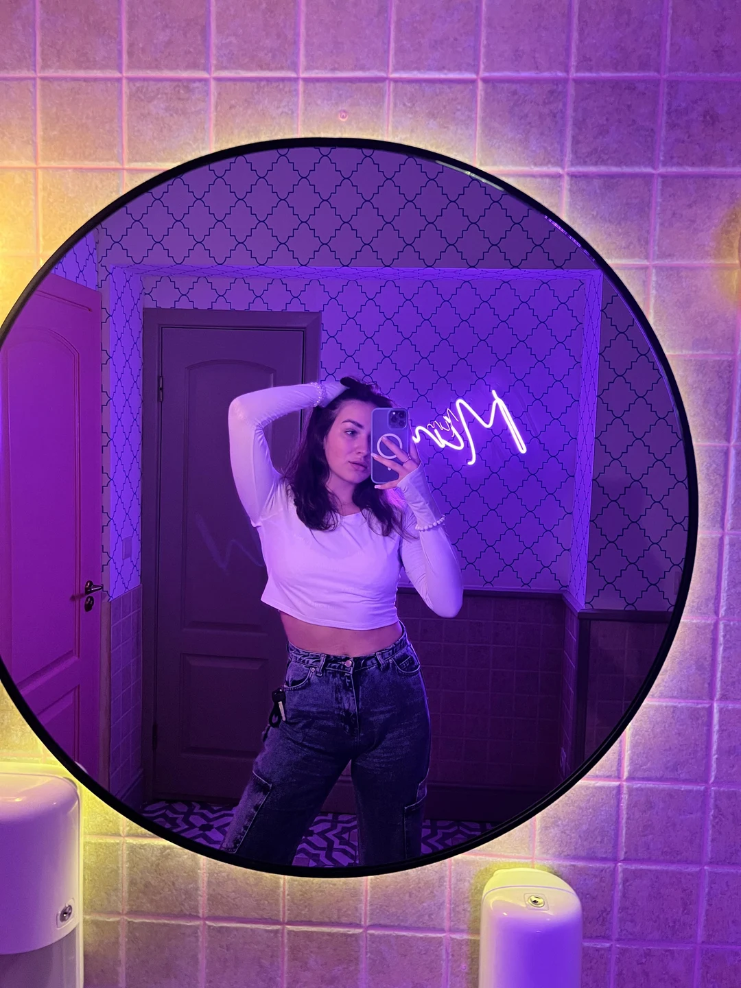 A Croptop And A Fun Evening Scrolller